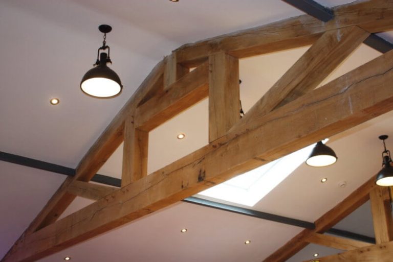 Types of Oak Roof Trusses Explained - Hardwoods Group